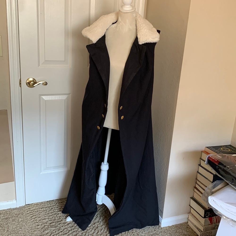 Long Shoulder Cloak With Buttons And Sherpa Collar - Gem